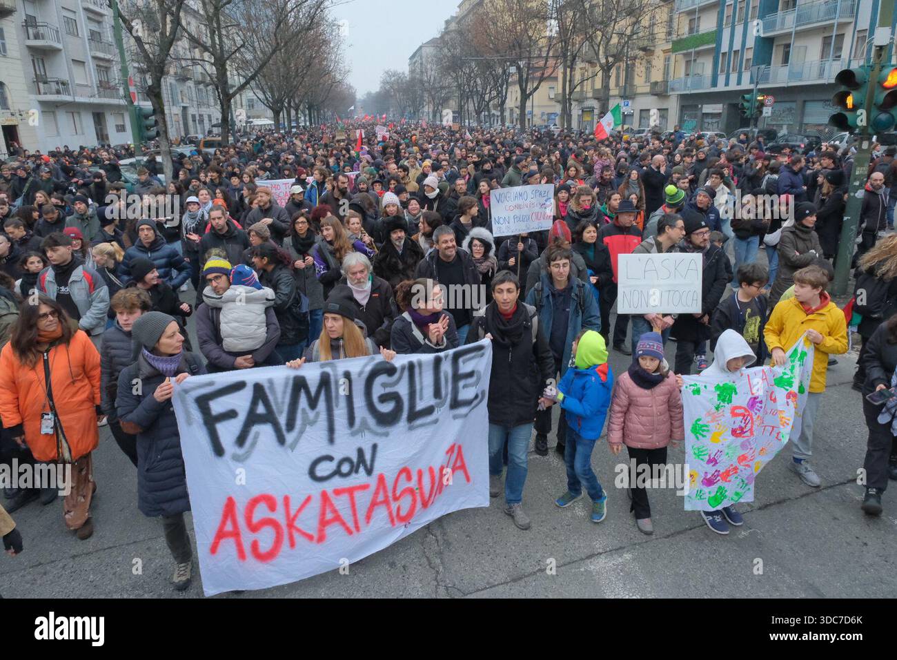 Turin, Guerrilla activity in the city at the demonstration against the ...