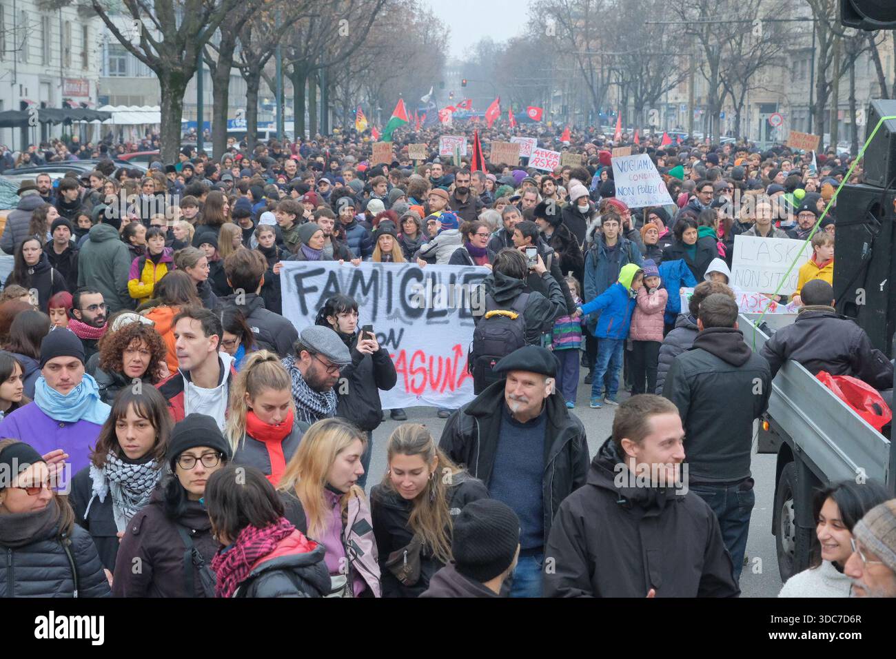 Turin, Guerrilla activity in the city at the demonstration against the ...