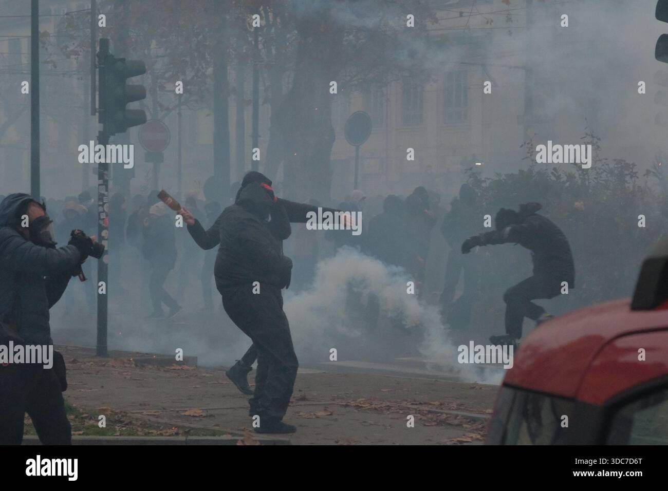 Turin, Guerrilla activity in the city at the demonstration against the ...