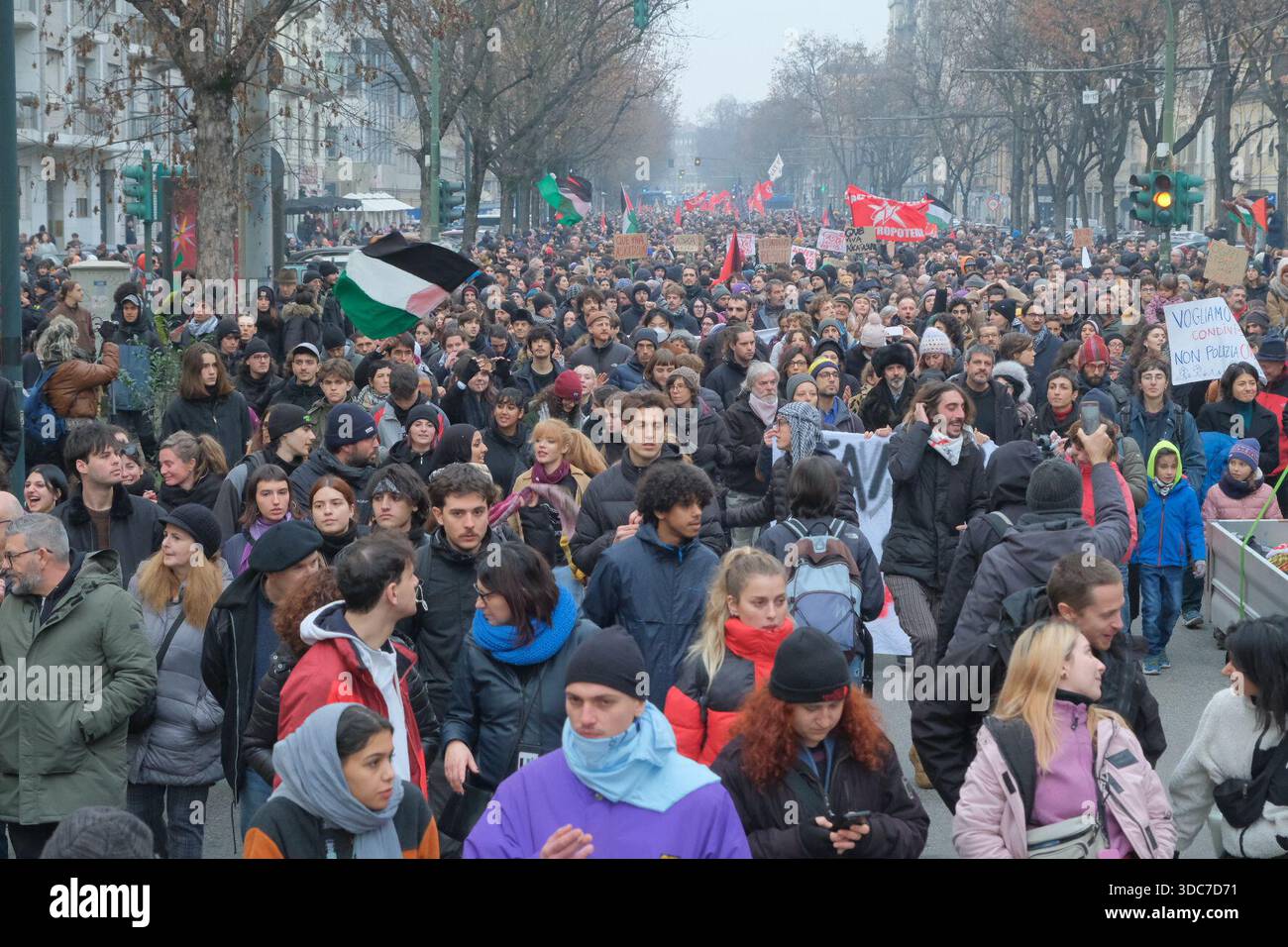 Turin, Guerrilla activity in the city at the demonstration against the ...