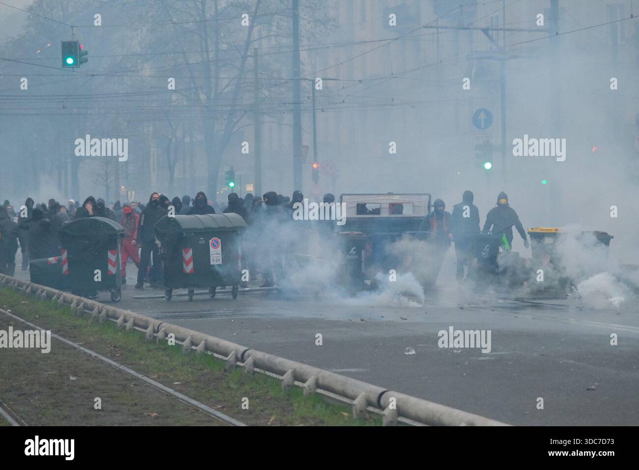 Turin, Guerrilla activity in the city at the demonstration against the ...