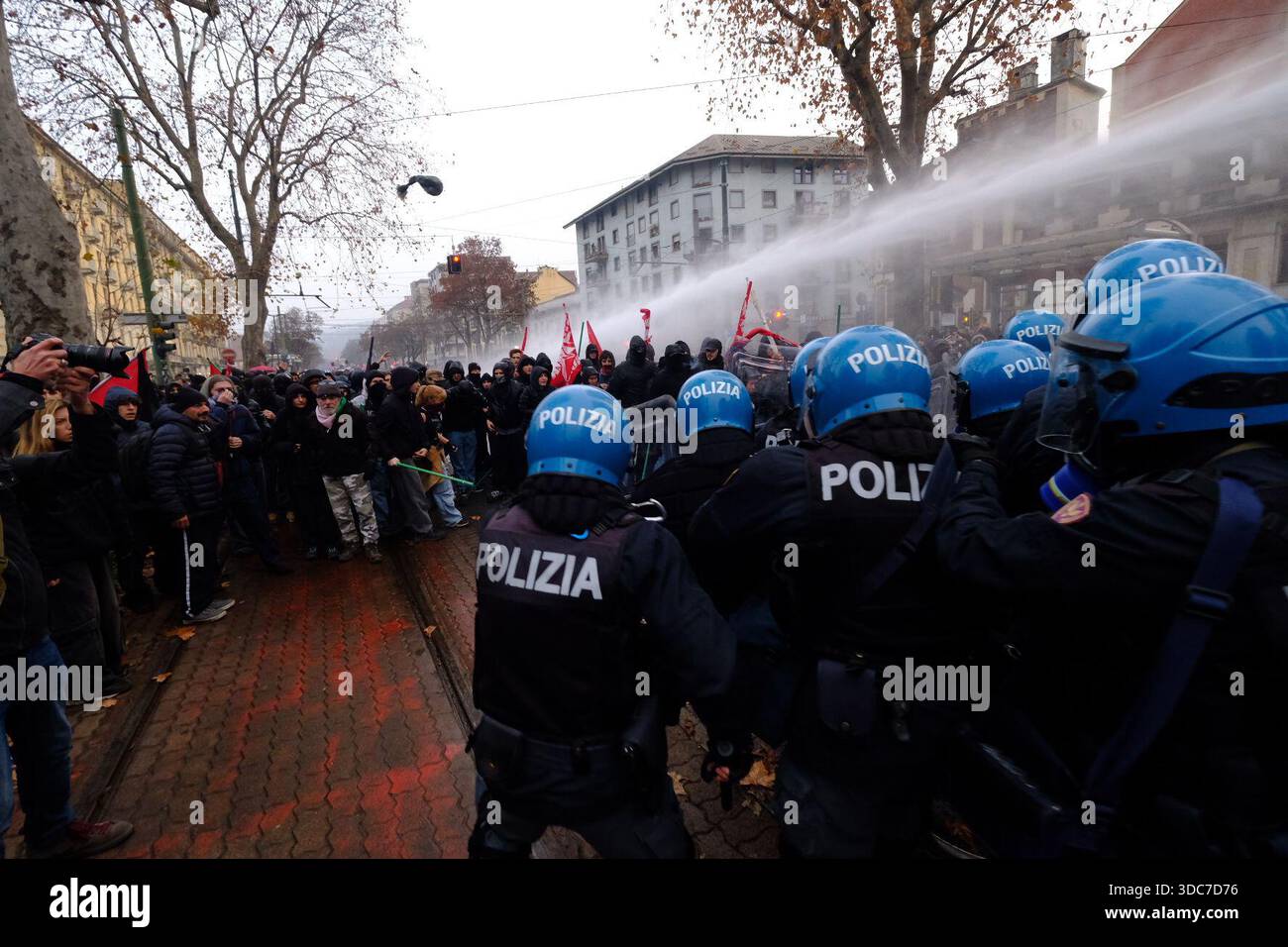 Turin, Guerrilla activity in the city at the demonstration against the ...