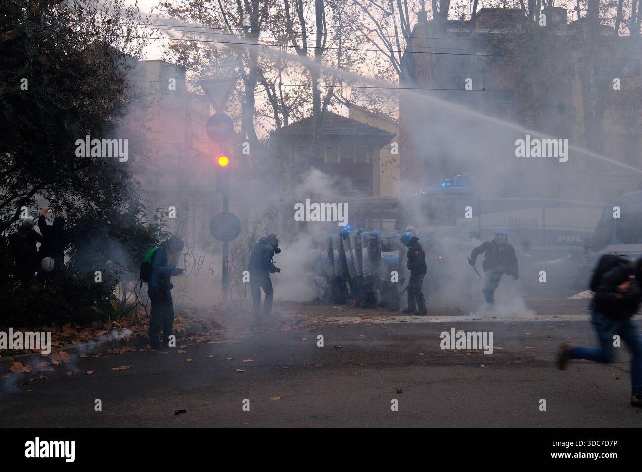 Turin, Guerrilla activity in the city at the demonstration against the ...