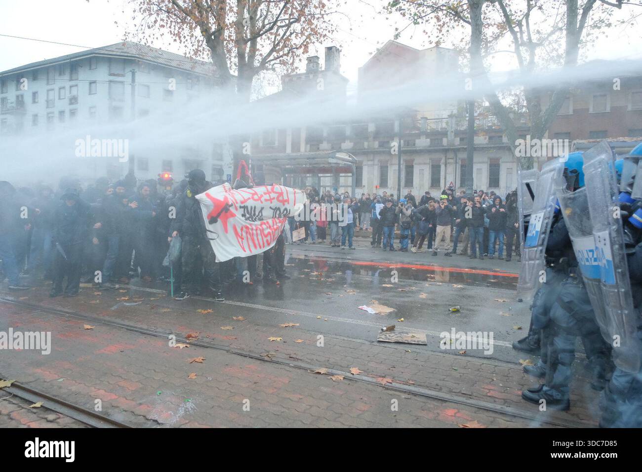 Turin, Guerrilla activity in the city at the demonstration against the ...