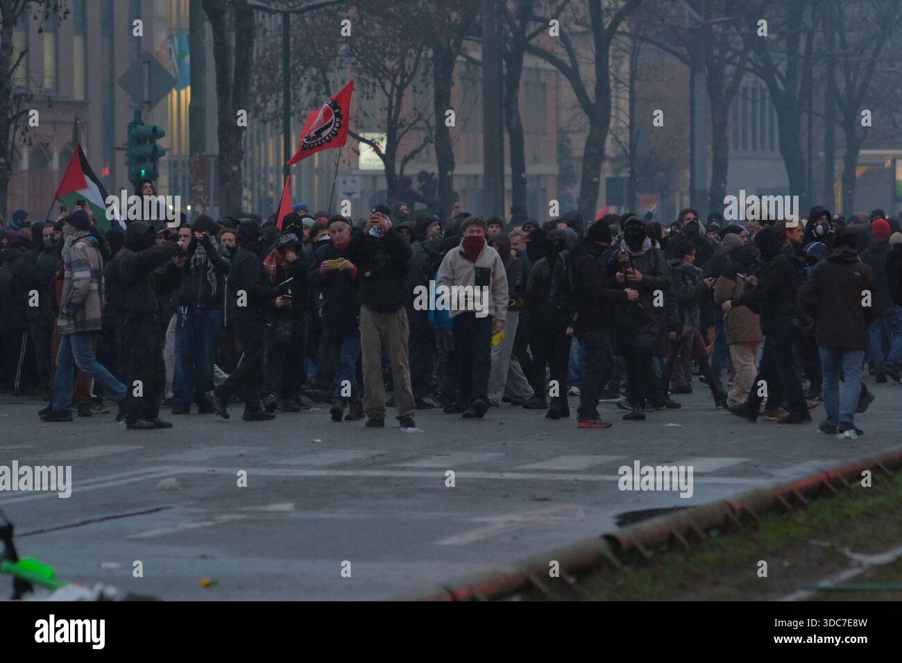 Turin, Guerrilla activity in the city at the demonstration against the ...