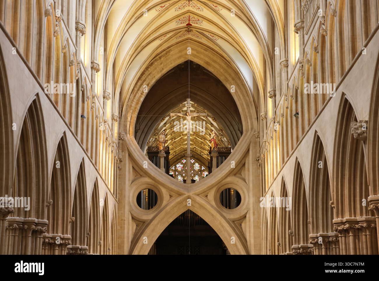 Scissor Arches in the Nave of Wells Cathedral, the simple yet stunning ...