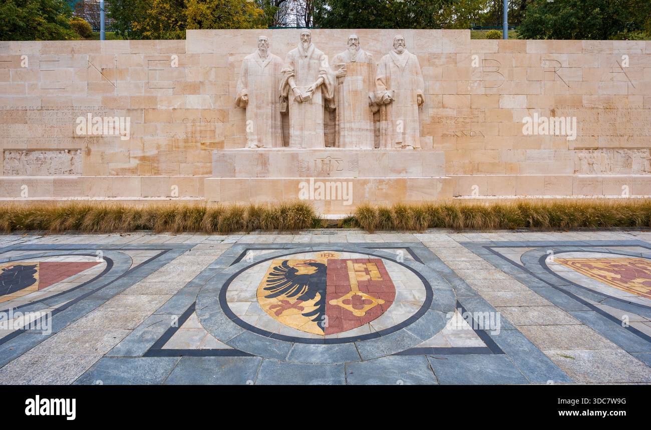 Reformation Wall monument featuring statues of Calvin and Farel. Geneva ...
