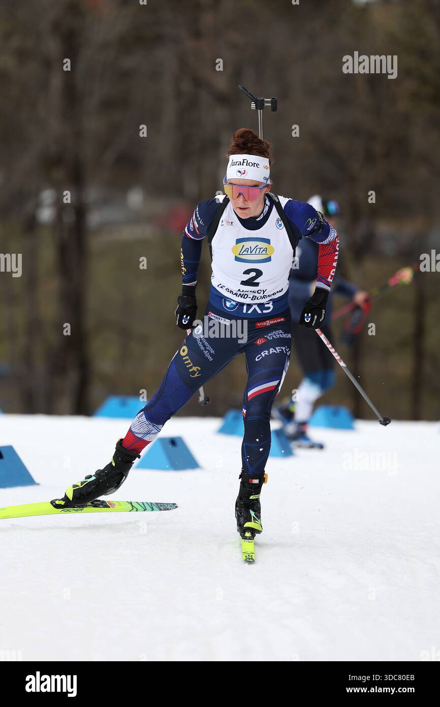 Lou Jeanmonnot (France), Women 10 Km Pursuit during the BMW IBU World ...