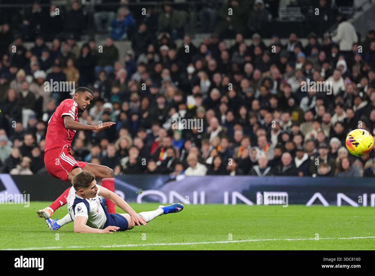 Alexander isak goal 2025 hi-res stock photography and images - Alamy