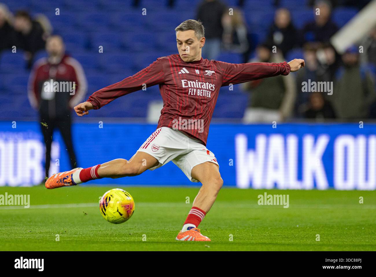 Leandro Trossard #19 of Arsenal F.C. warms-up before the match during ...