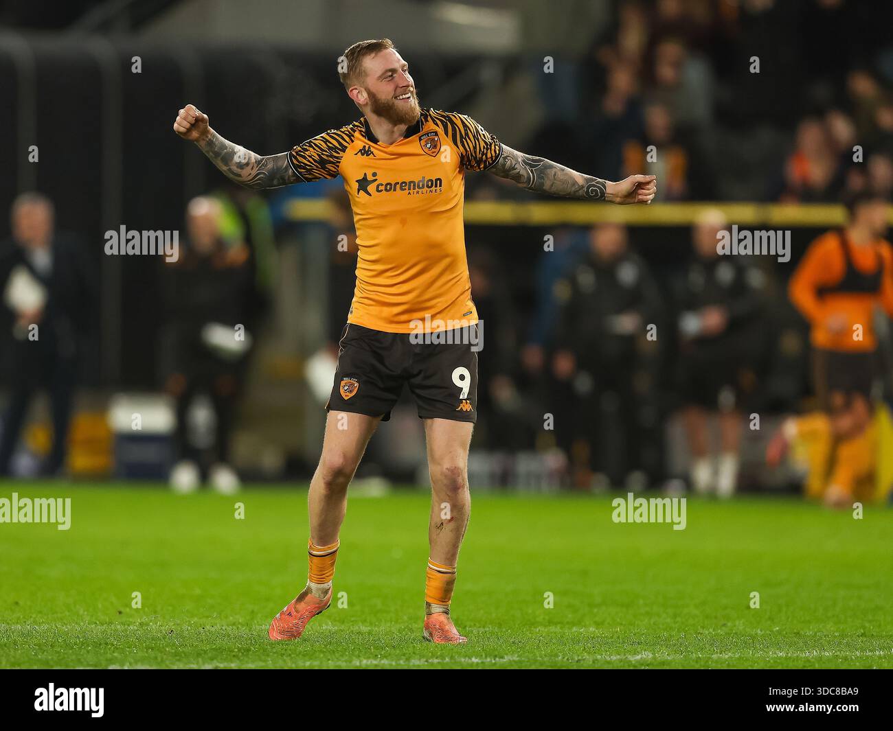 HULL, ENGLAND - DECEMBER 20: Oliver McBurnie of Hull City celebrates ...