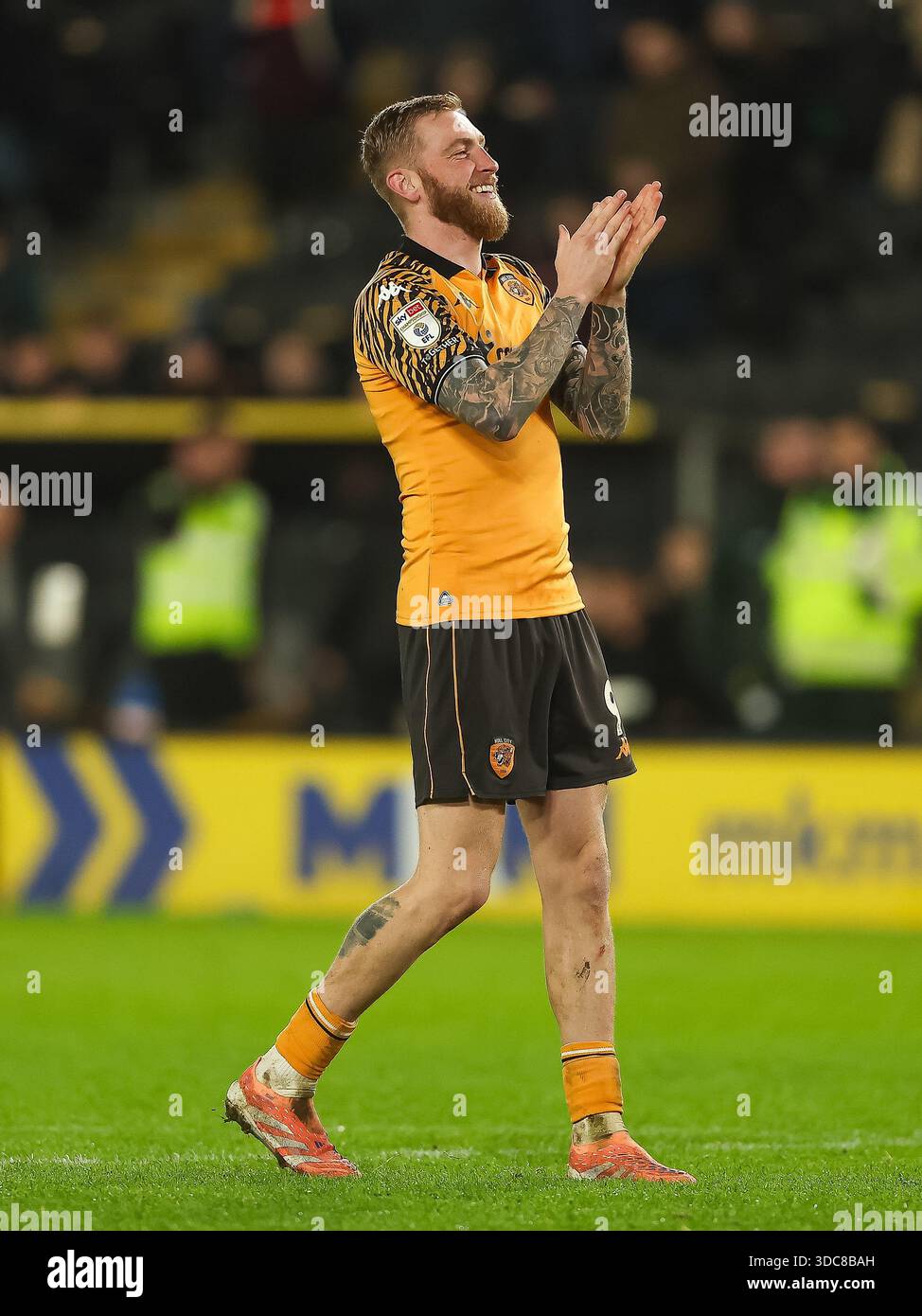HULL, ENGLAND - DECEMBER 20: Oliver McBurnie of Hull City claps the ...