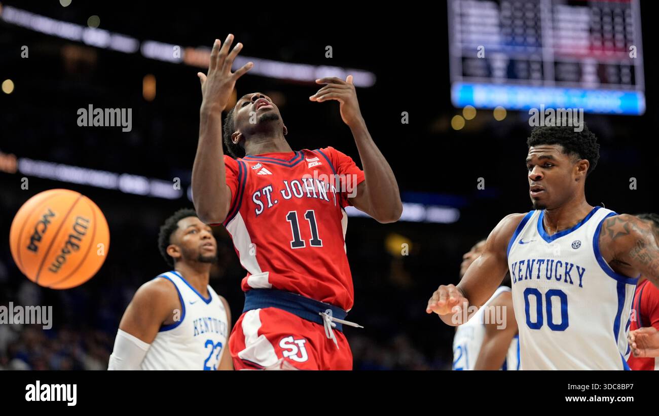 St. John's guard Ian Jackson (11) loses the ball against Kentucky guard ...
