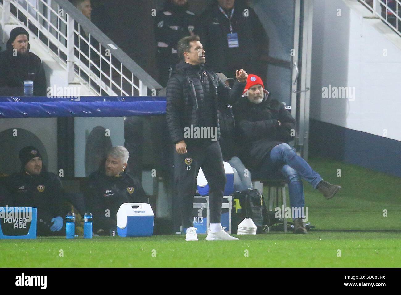 20 December 2025, Schleswig-Holstein, Kiel: Soccer: Bundesliga 2 ...