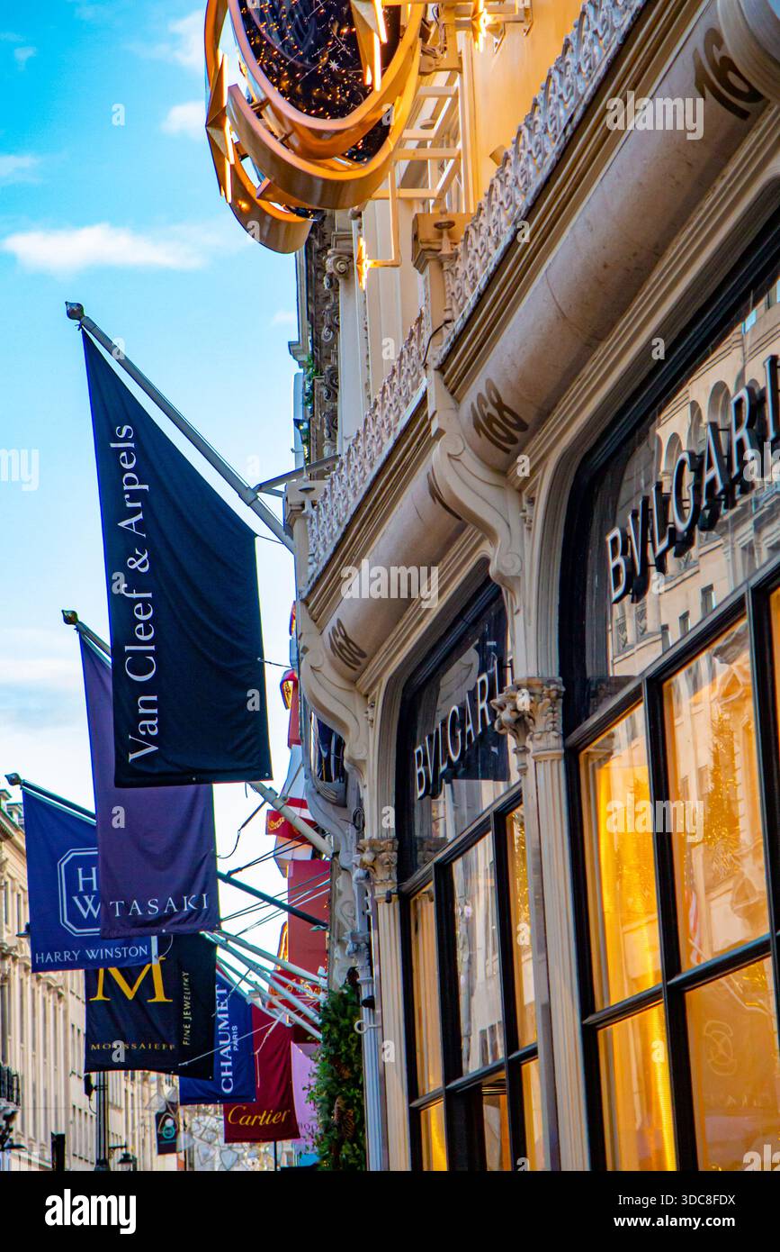 Shoppers bond street 2025 hi-res stock photography and images - Alamy