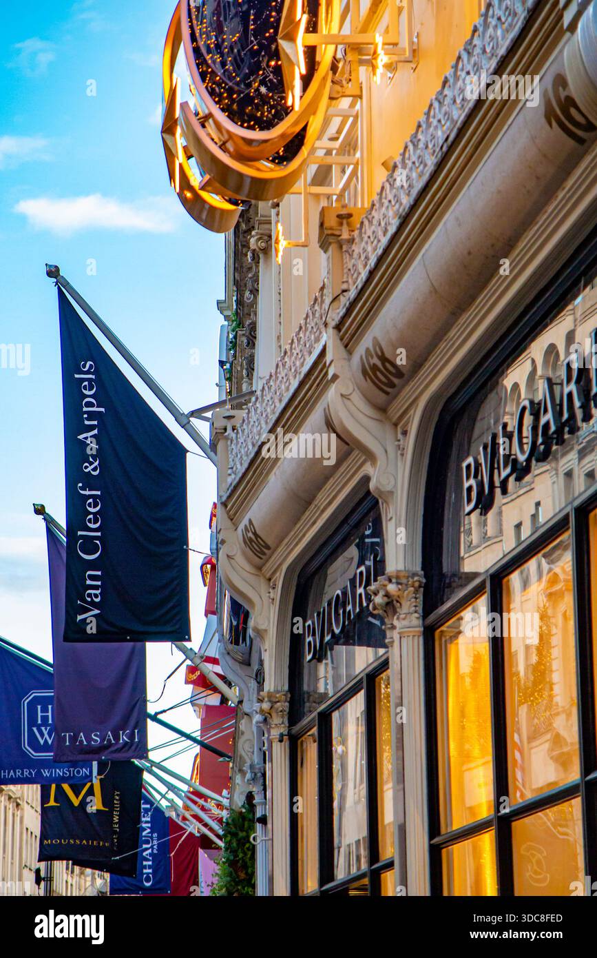 Shoppers bond street 2025 hi-res stock photography and images - Alamy