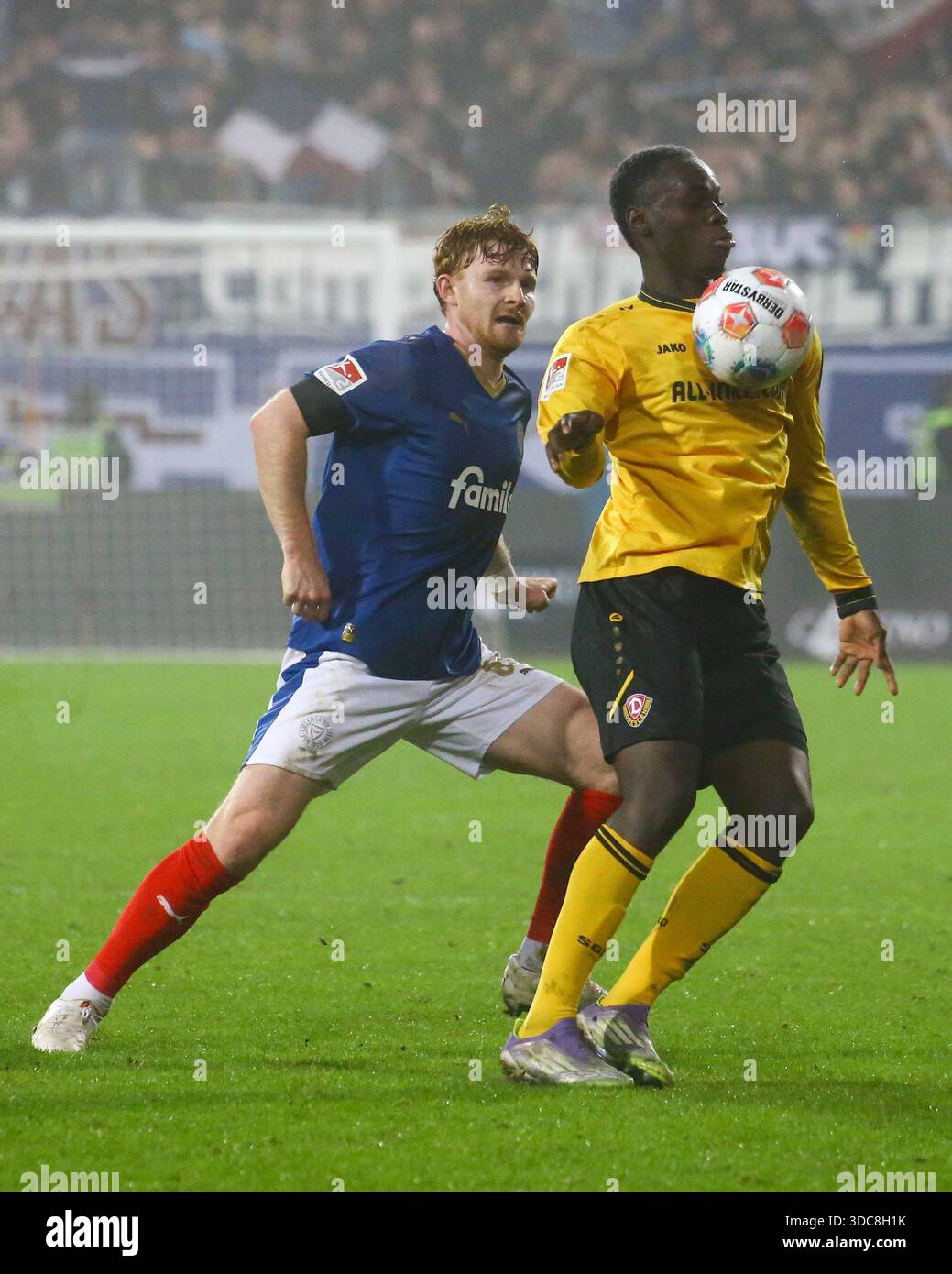 20 December 2025, Schleswig-Holstein, Kiel: Soccer: Bundesliga 2 ...