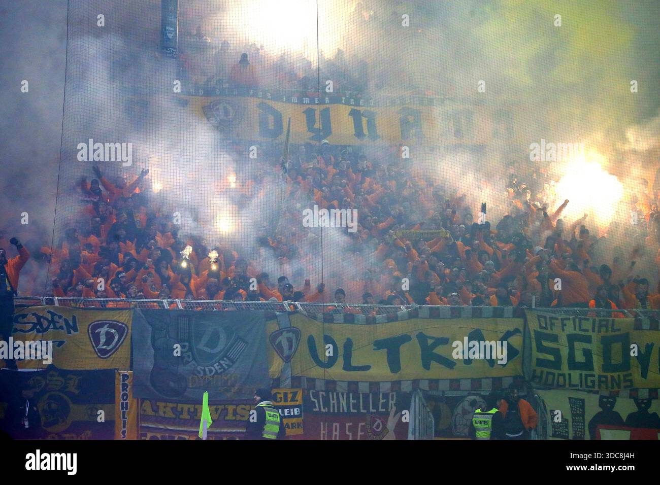Kiel, Germany. 20th Dec, 2025. Soccer: Bundesliga 2, Holstein Kiel ...