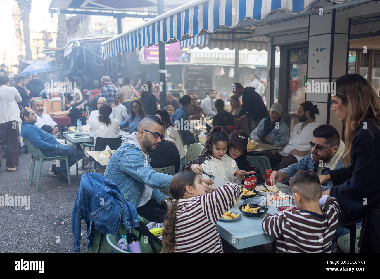 20 december 2025 people hi-res stock photography and images - Alamy