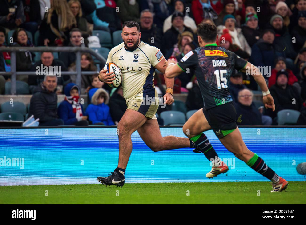 London, UK, 20th December 2025 Bristol Bears prop Ellis Genge attacks ...