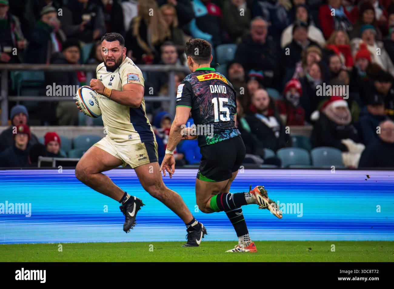 London, UK, 20th December 2025 Bristol Bears prop Ellis Genge attacks ...