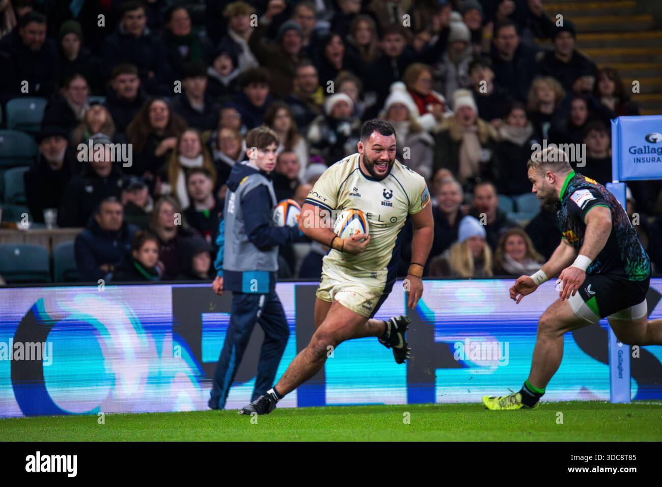 London, UK, 20th December 2025 Bristol Bears prop Ellis Genge attacks ...