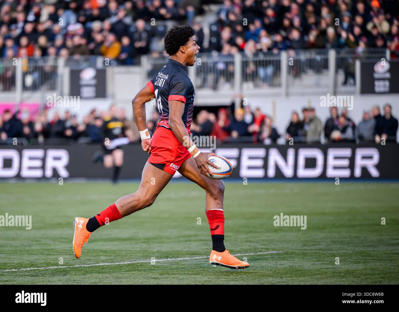 LONDON, UNITED KINGDOM - December 20: Noah Caluori of Saracens in ...