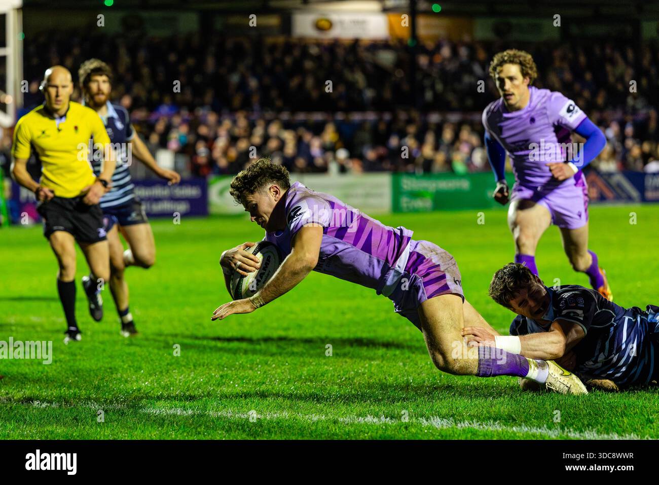 Bedord, England, UK, 19 December 2025. Will Reed of Worcester Warriors ...