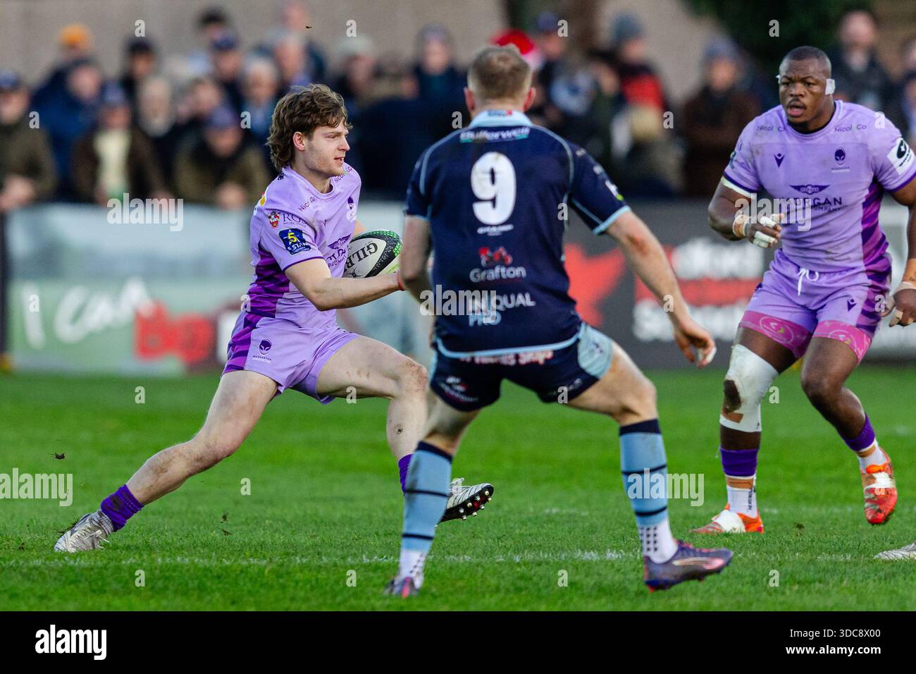 Bedord, England, UK, 19 December 2025. Jake Garside of Worcester ...