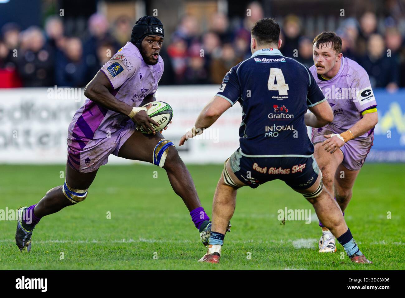 Bedord, England, UK, 19 December 2025. Obinna Nkwocha of Worcester ...