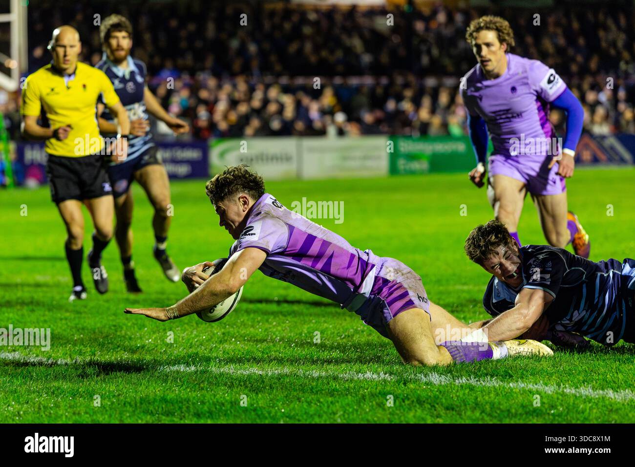 Bedord, England, UK, 19 December 2025. Will Reed of Worcester Warriors ...