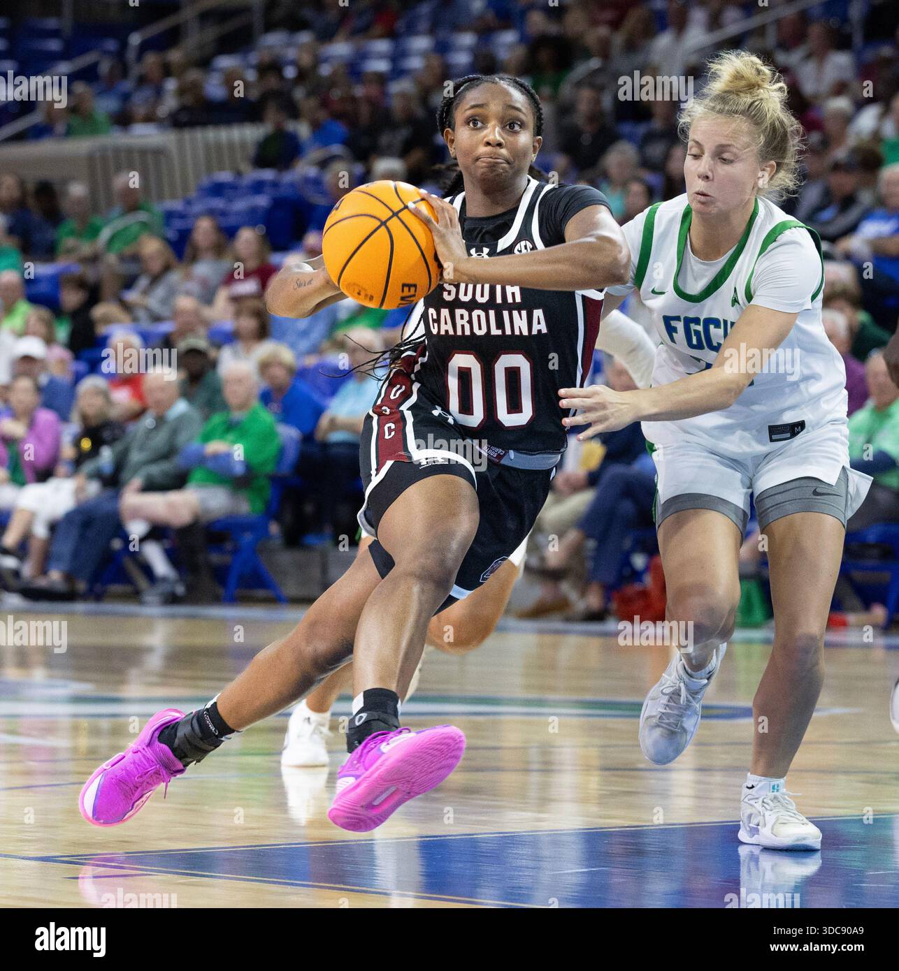 South Carolina guard Ta'Niya Latson (00) dribbles by Florida Gulf Coast ...