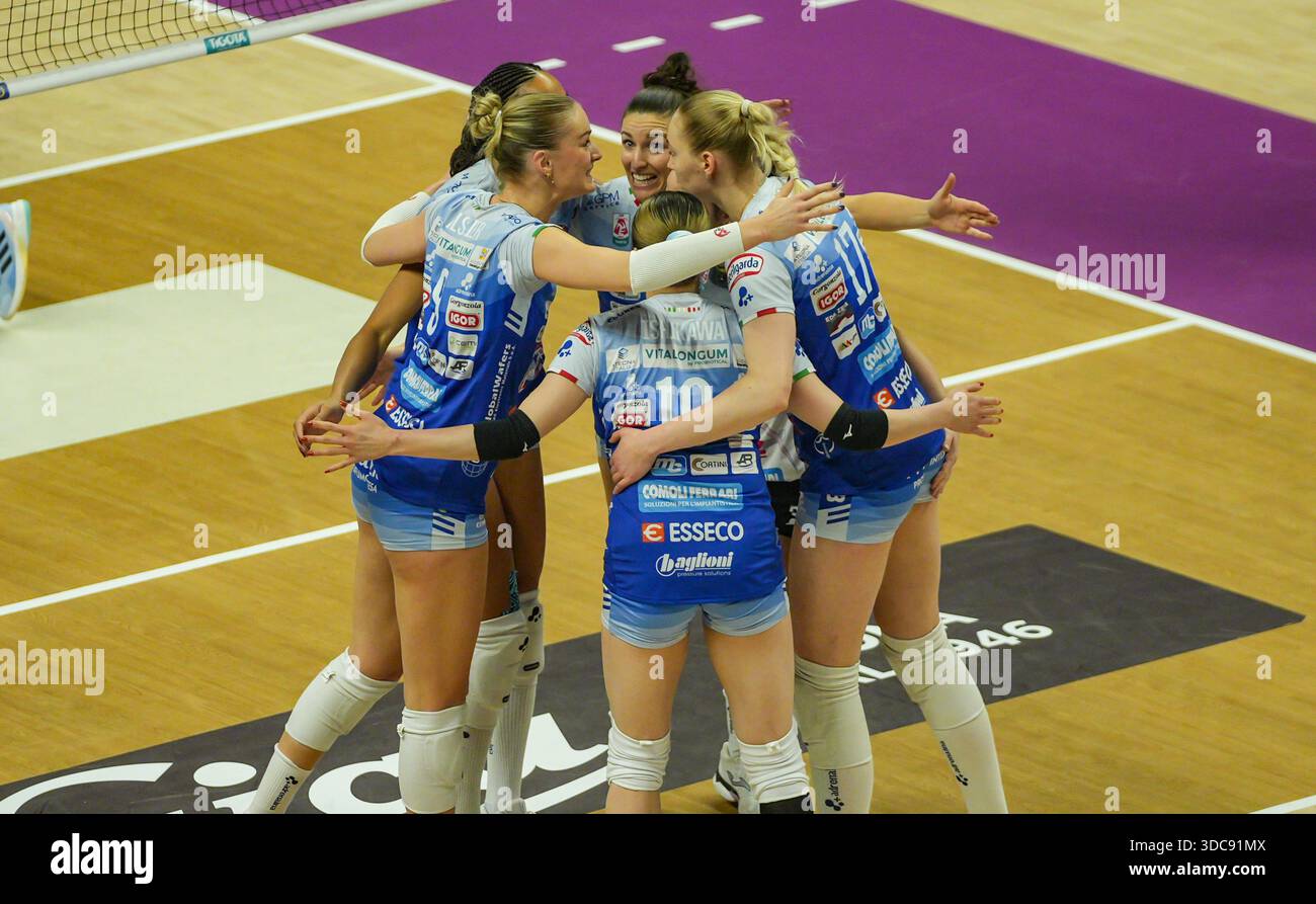 Line up (Igor Gorgonzola Novara) during Eurotek Laica Uyba vs Igor ...