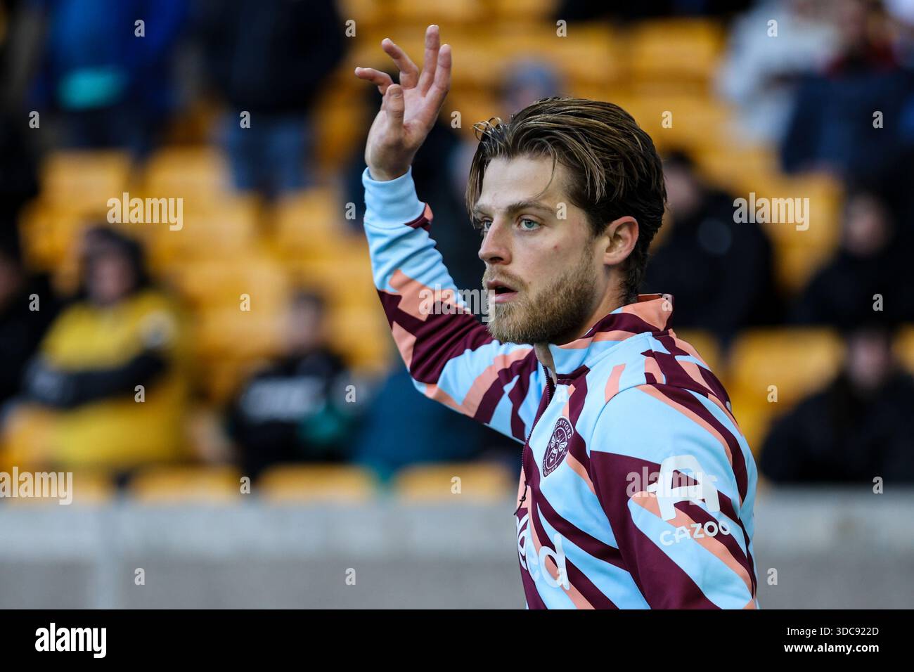 Mathias Jensen (8 Brentford) warms up during the Premier League ...