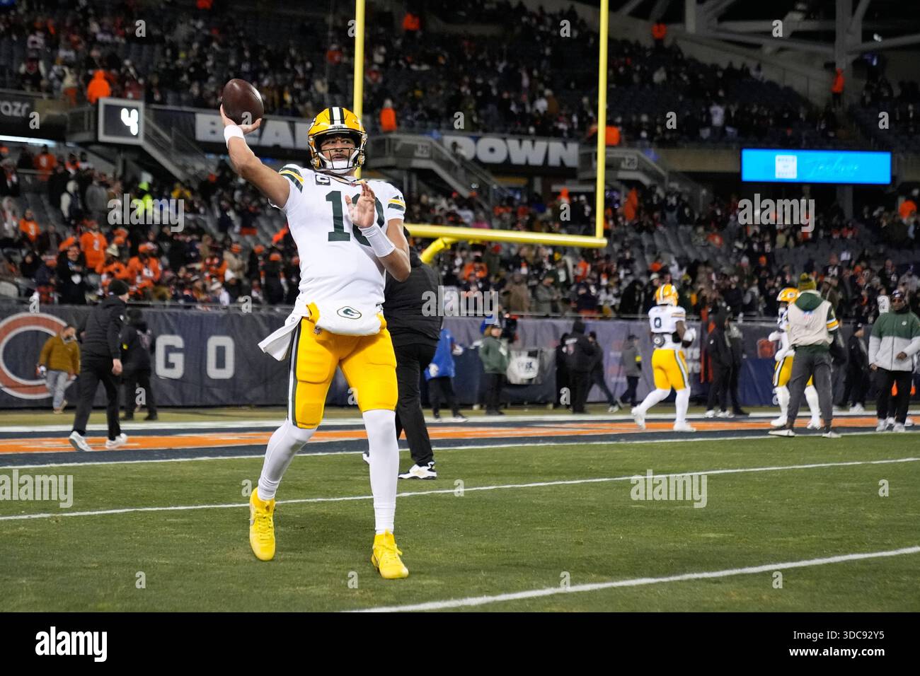 Green Bay Packers' Jordan Love warms up before an NFL football game ...