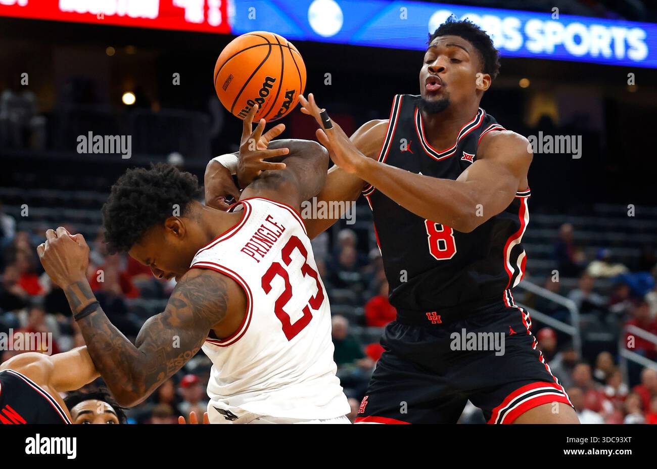 Arkansas forward Nick Pringle (23) battles Houston center Cedric Lath ...