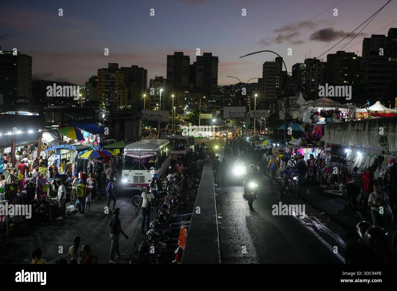 Vendors and customers fill a street market in downtown Caracas ...