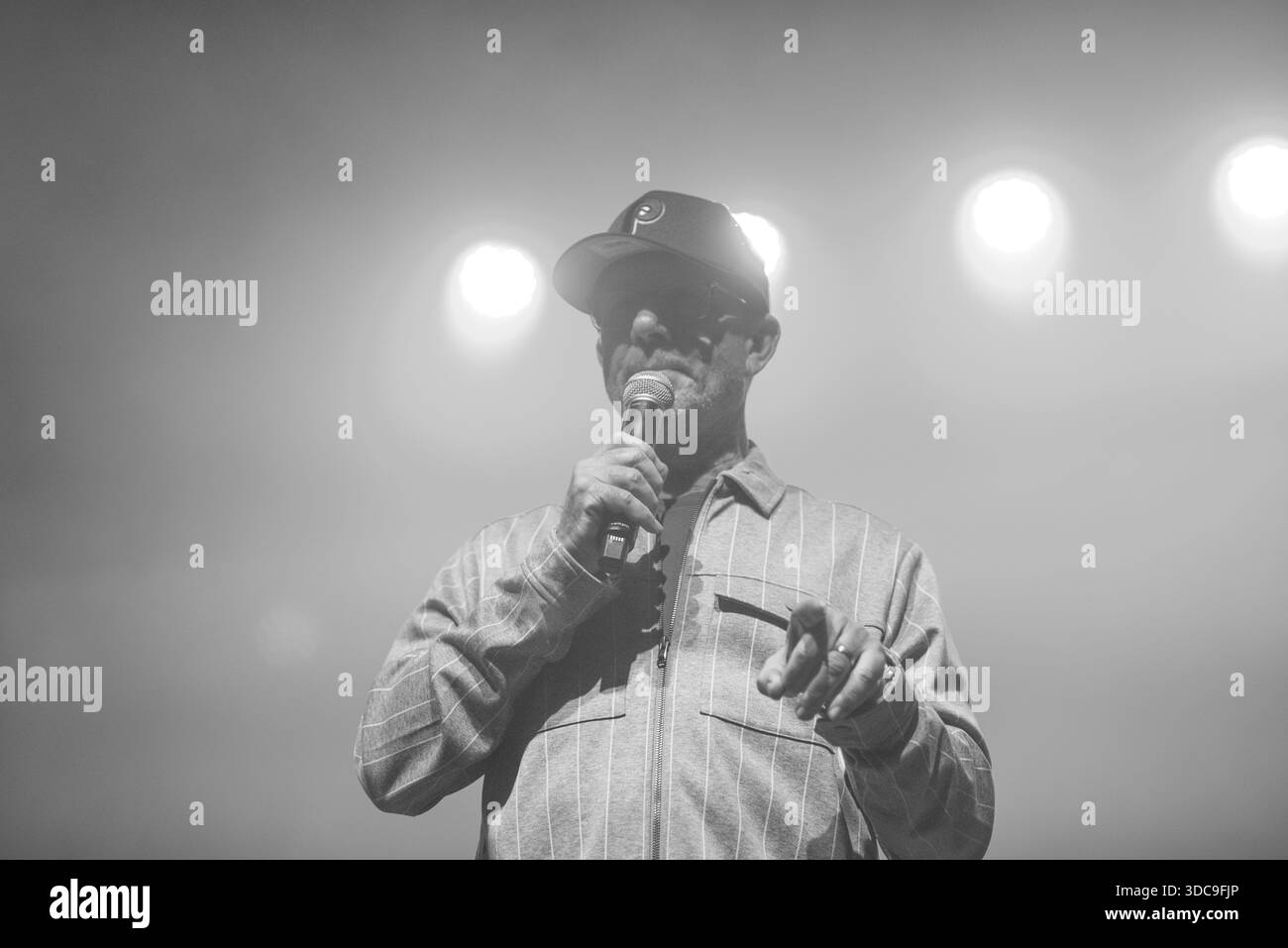 Show cord Black and White Stock Photos & Images - Alamy