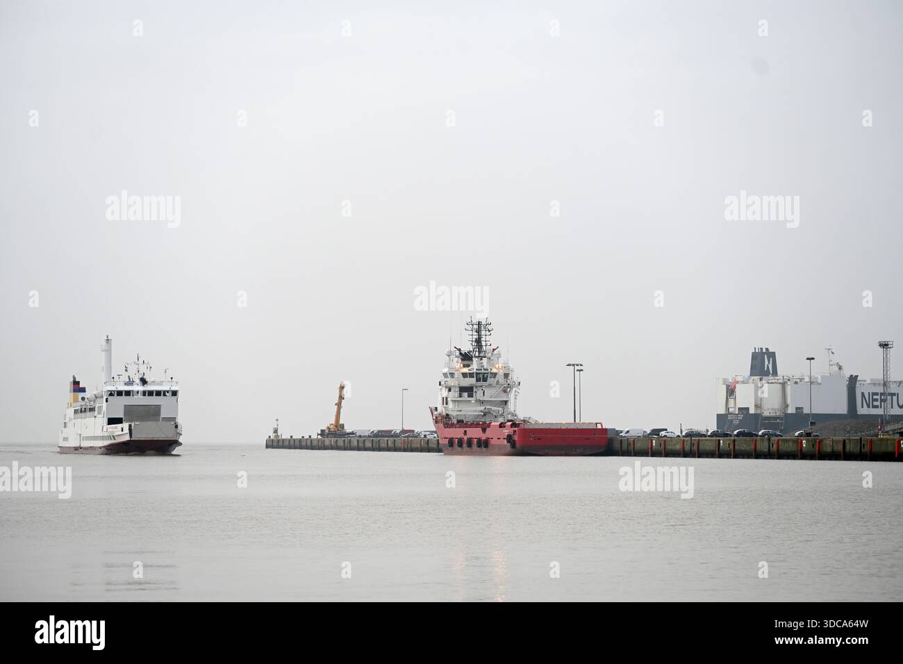 21 December 2025, Lower Saxony, Emden: The Borkum ferry "Ostfriesland ...