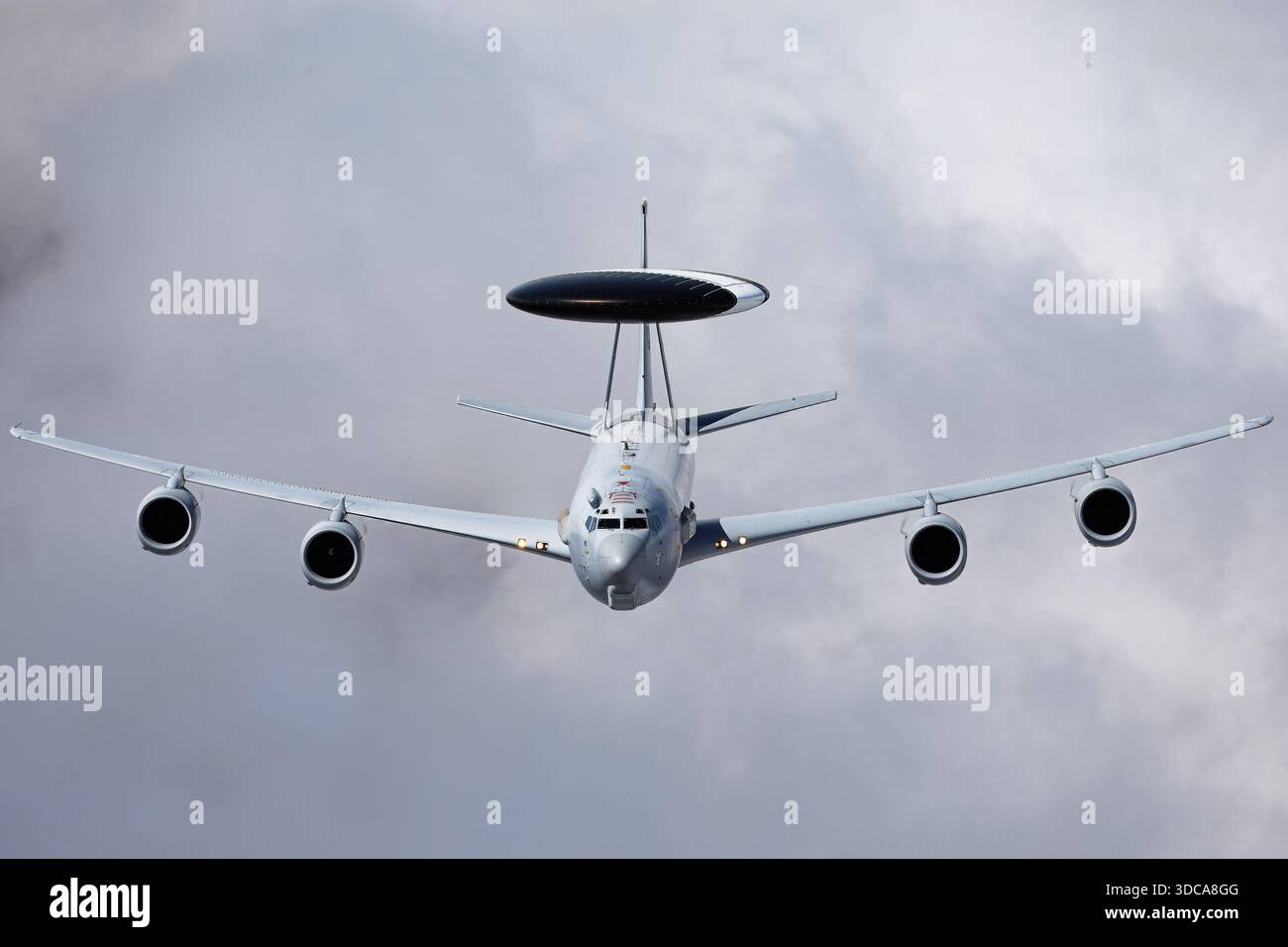 A French Air Force Boeing E-3F Sentry, based on the Boeing 707-300 ...