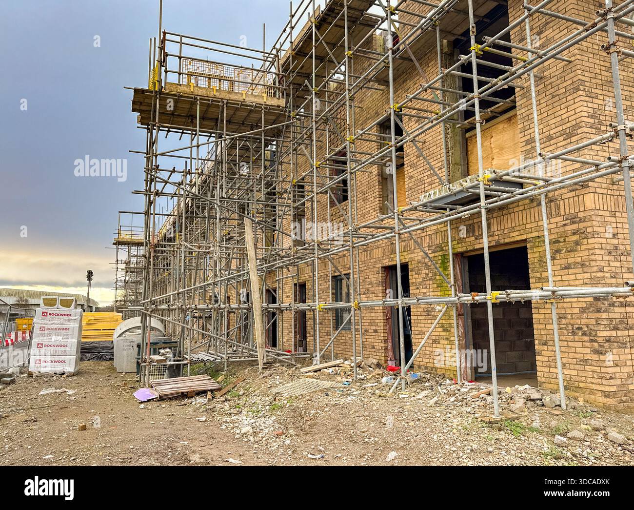 Scaffolding at new building development smartphone stock photos and ...