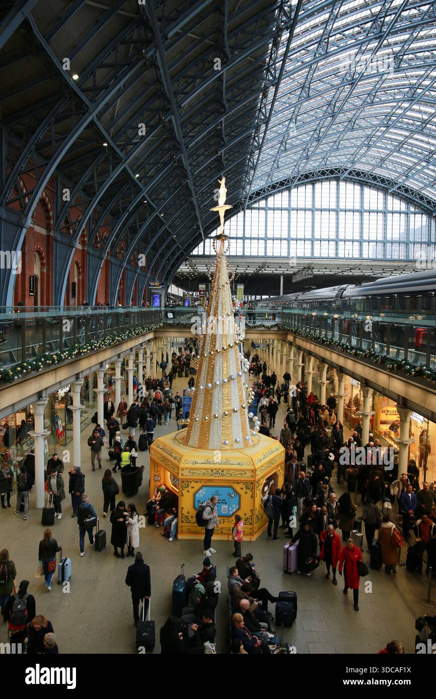 Tall christmas tree create hi-res stock photography and images - Alamy