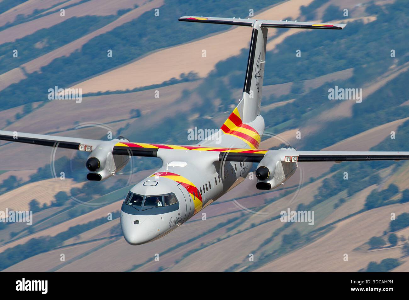Metrea De Havilland Canada DHC-8-311Q Dash 8, registration C-FADF ...