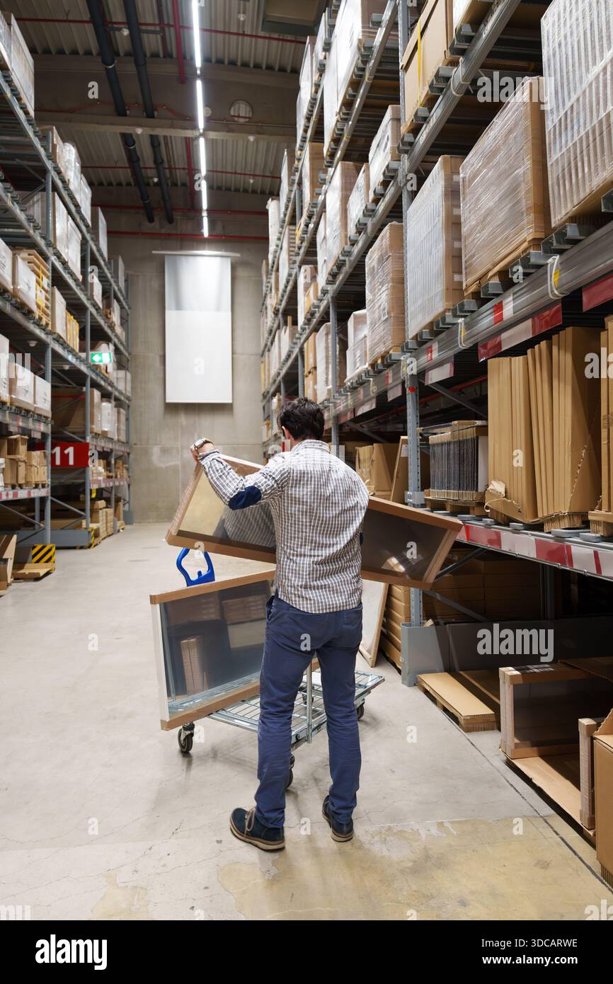 Man loading furniture panels hi-res stock photography and images - Alamy