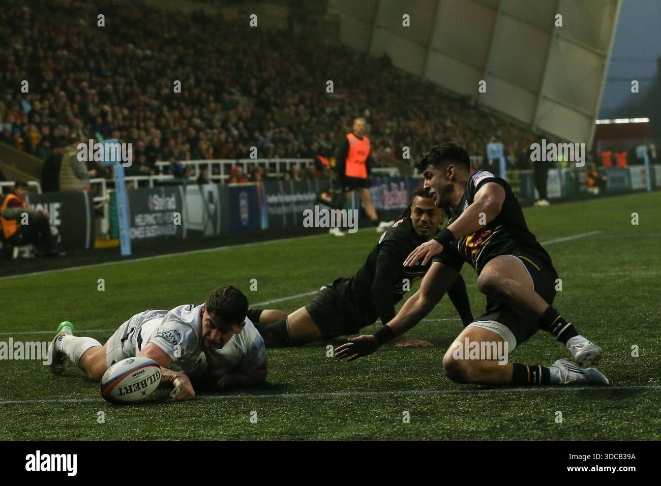 Dan Frost, of Bath Rugby scores their second try during the Gallagher ...