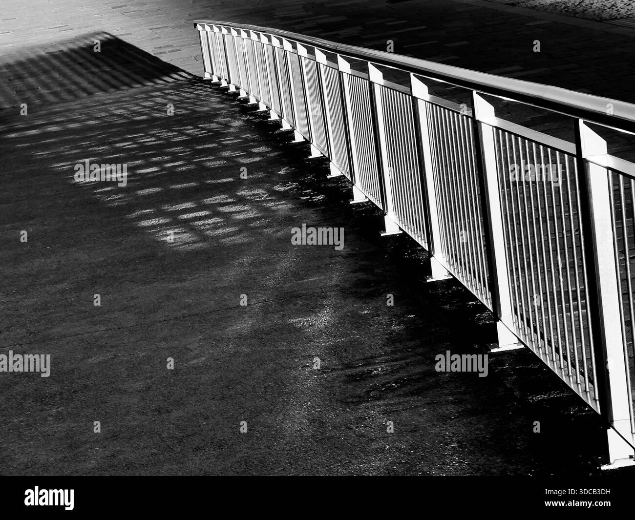 Pavementedge hi-res stock photography and images - Alamy