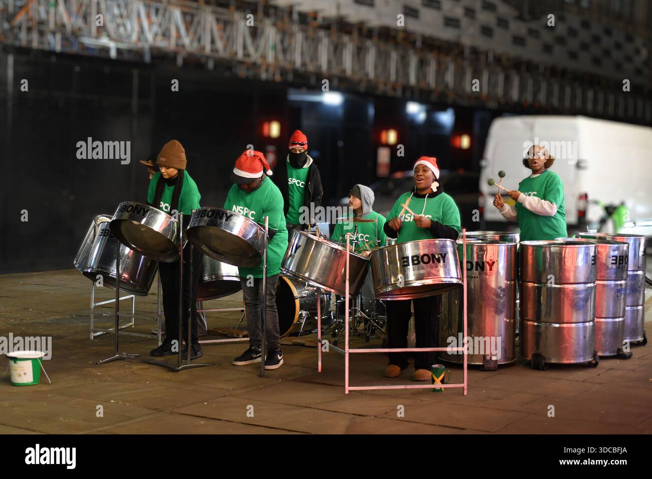 London steel drum band hi-res stock photography and images - Alamy