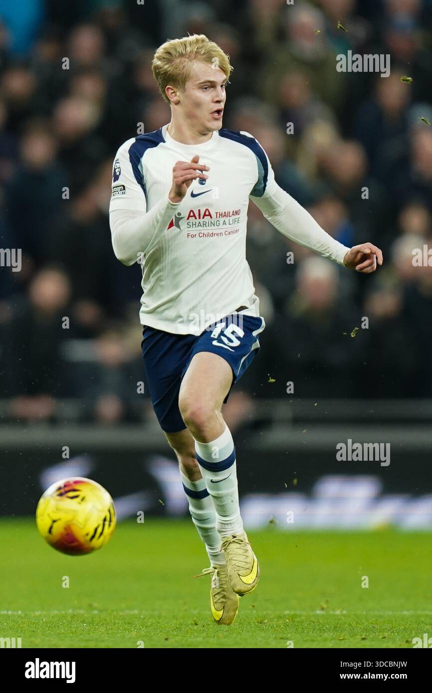 Lucas Bergvall of Tottenham Hotspur during the Tottenham Hotspur v ...