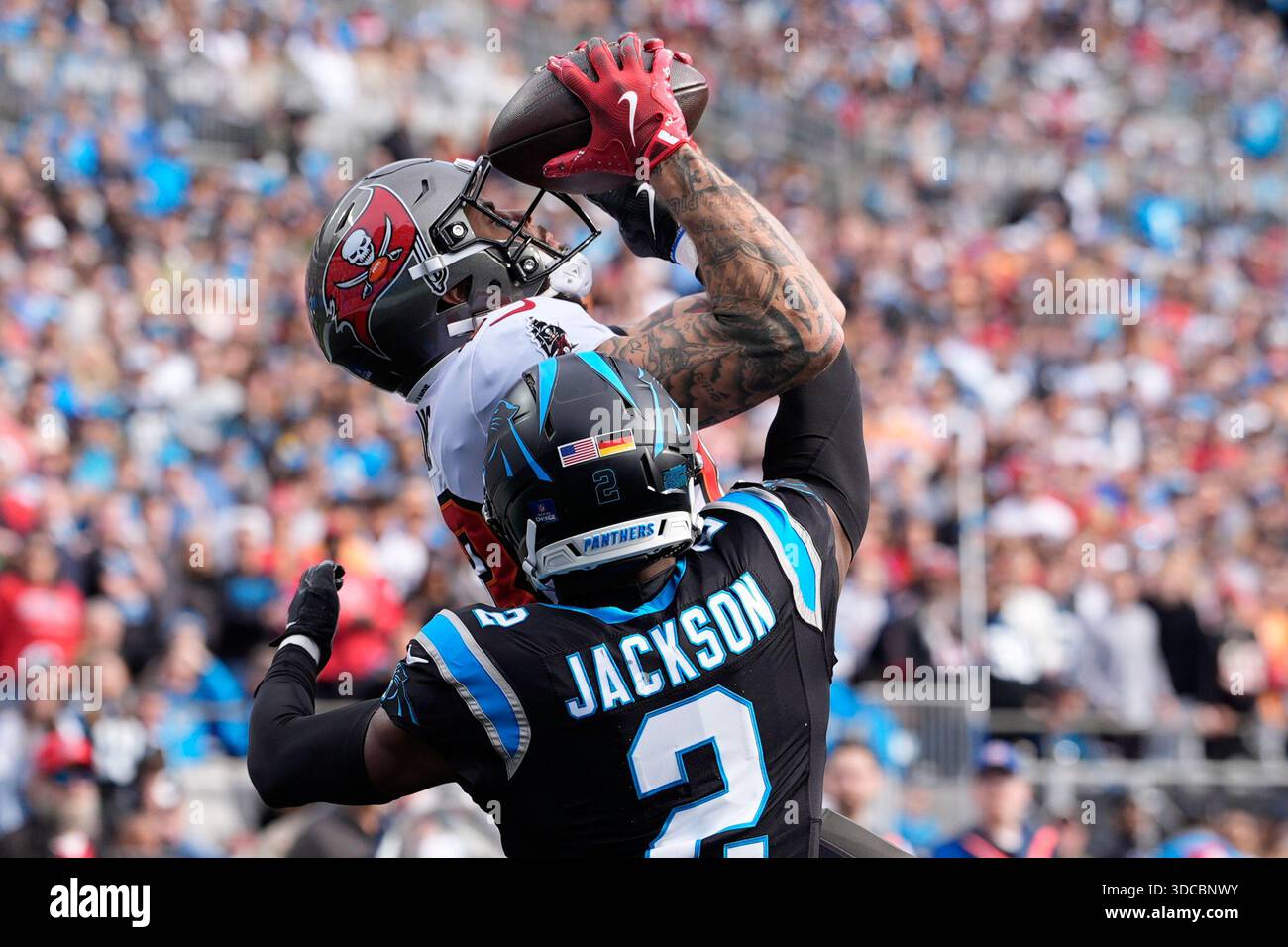 Tampa Bay Buccaneers wide receiver Mike Evans catches a touchdown pass ...
