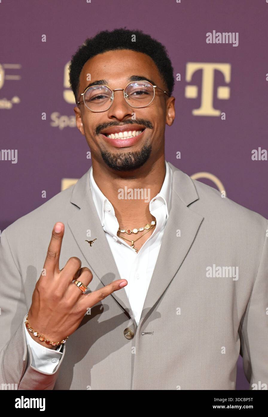 21 December 2025, Baden-Württemberg, Baden-Baden: Decathlete Leo ...